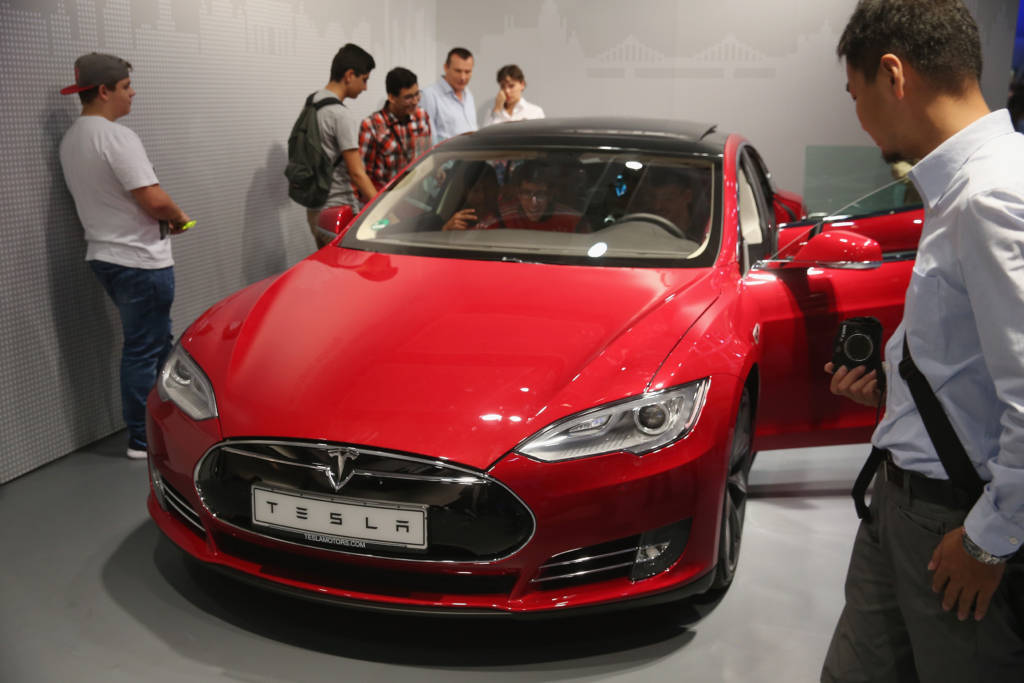 Michigan cấm Tesla bán xe trong tiểu bang - Nguoi Viet Online