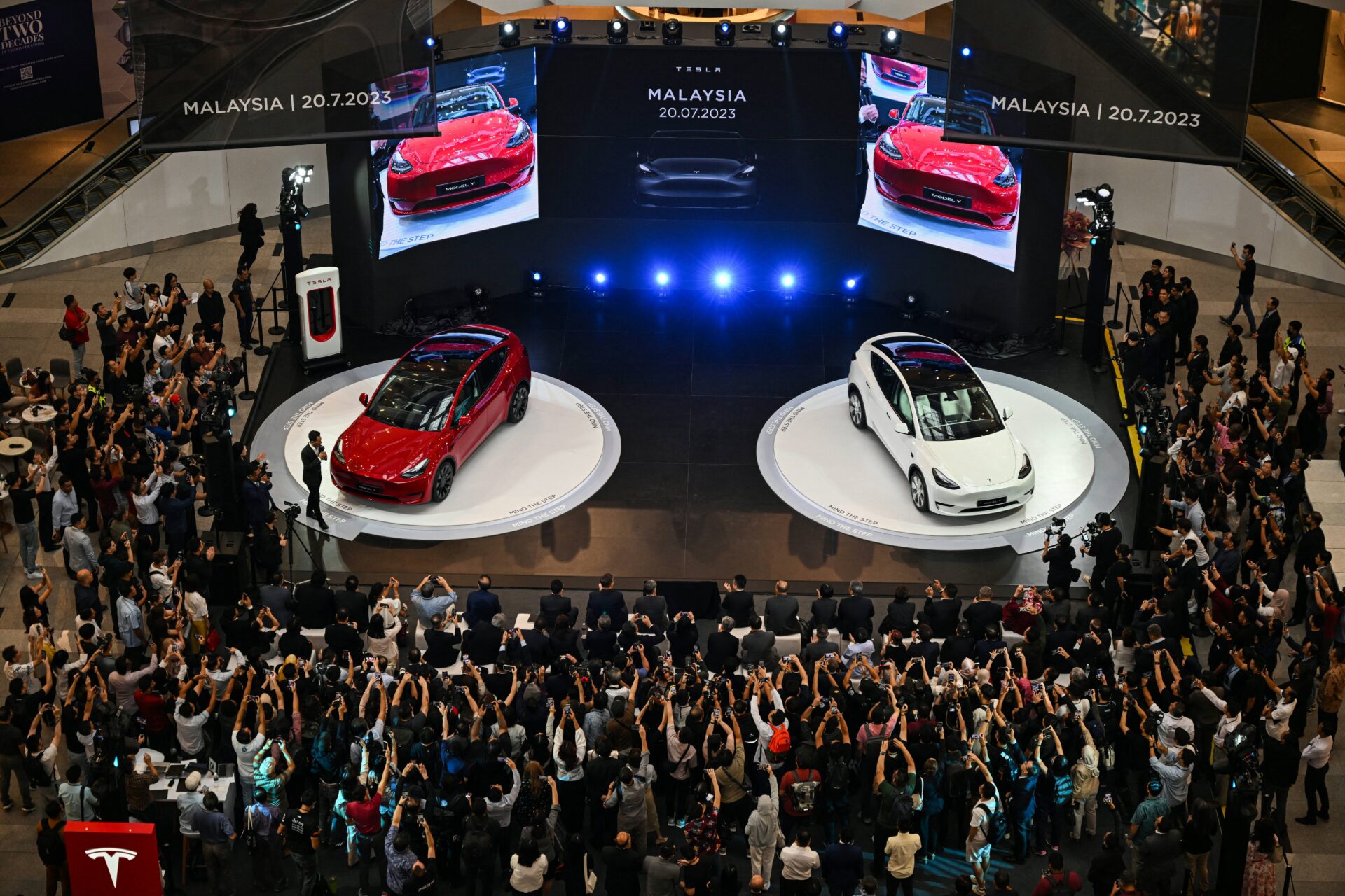 Tesla Model Y Vs. Audi Q8 e-tron: nên chọn xe nào?